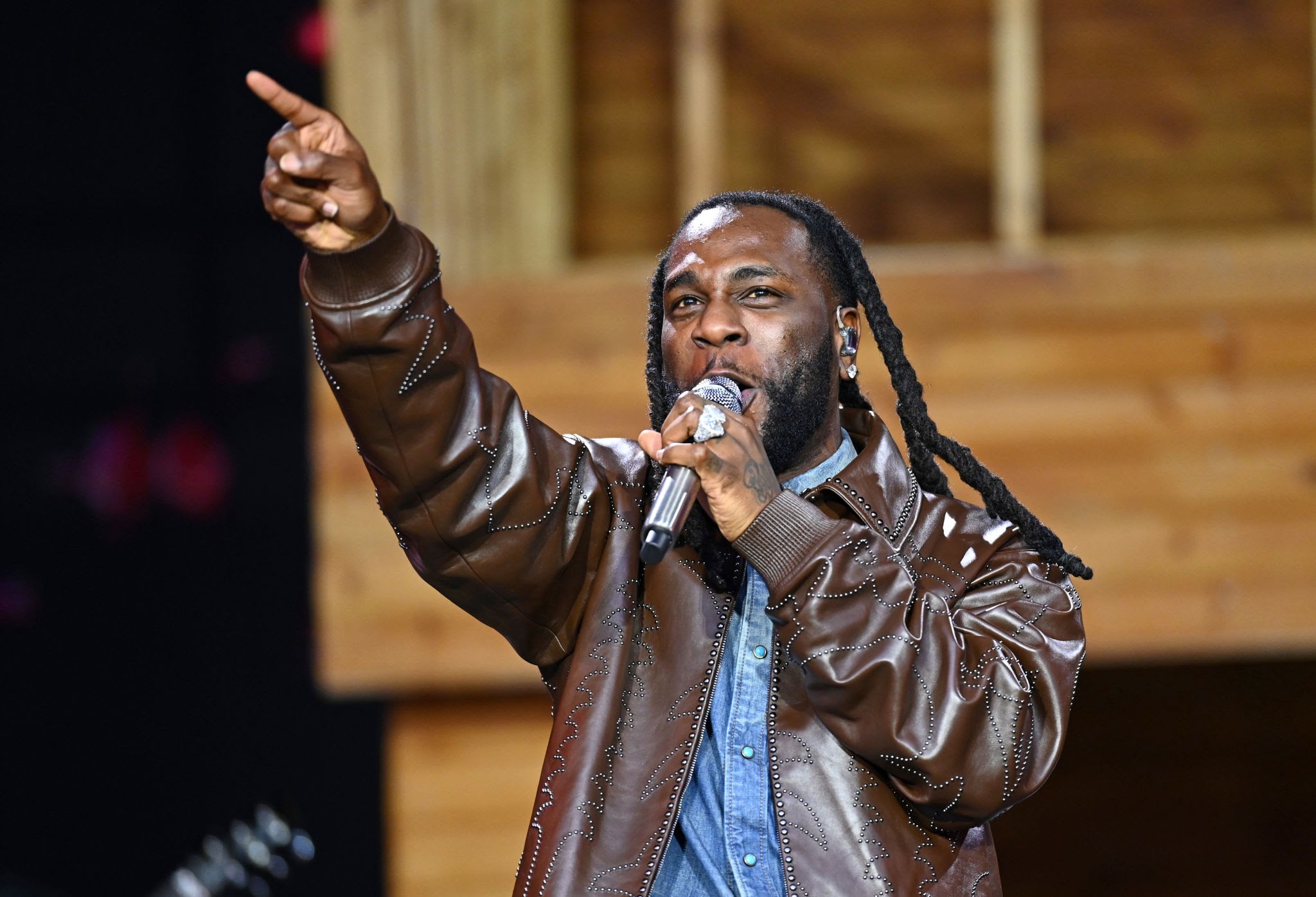 Burna Boy makes history with 2 billion streams in the UK - Ghana Weekend